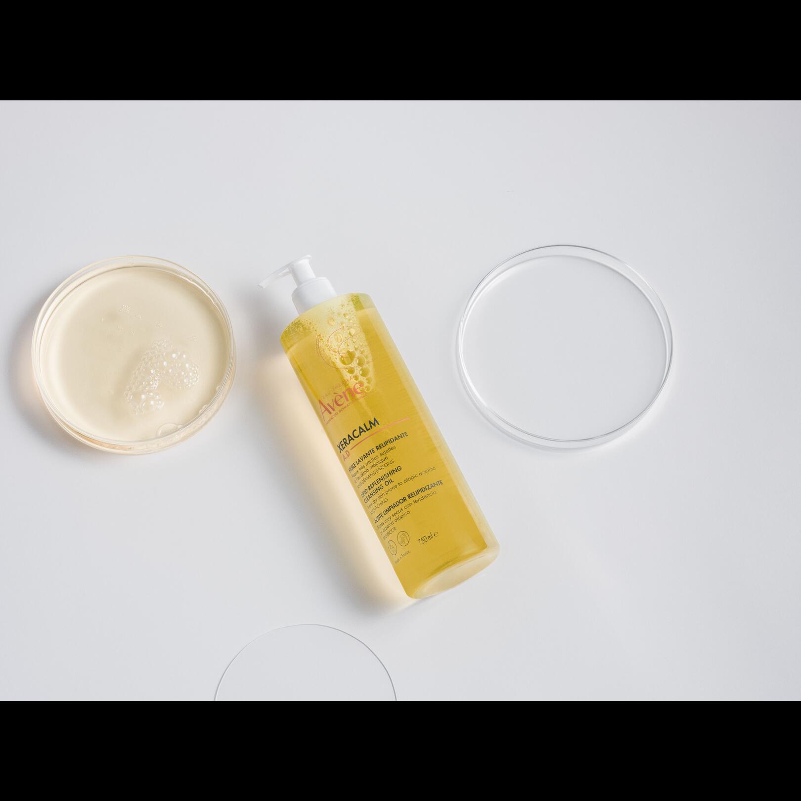 Xeracalm A D Почистващо релипидиращо олио Eau Thermale Avène