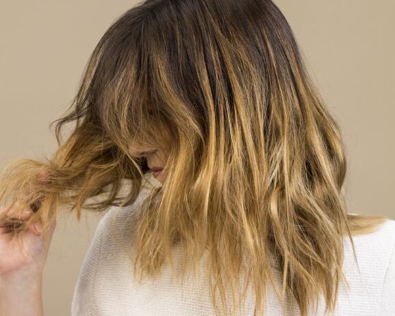Réparer des cheveux abîmés, cassants, paille : que faire
