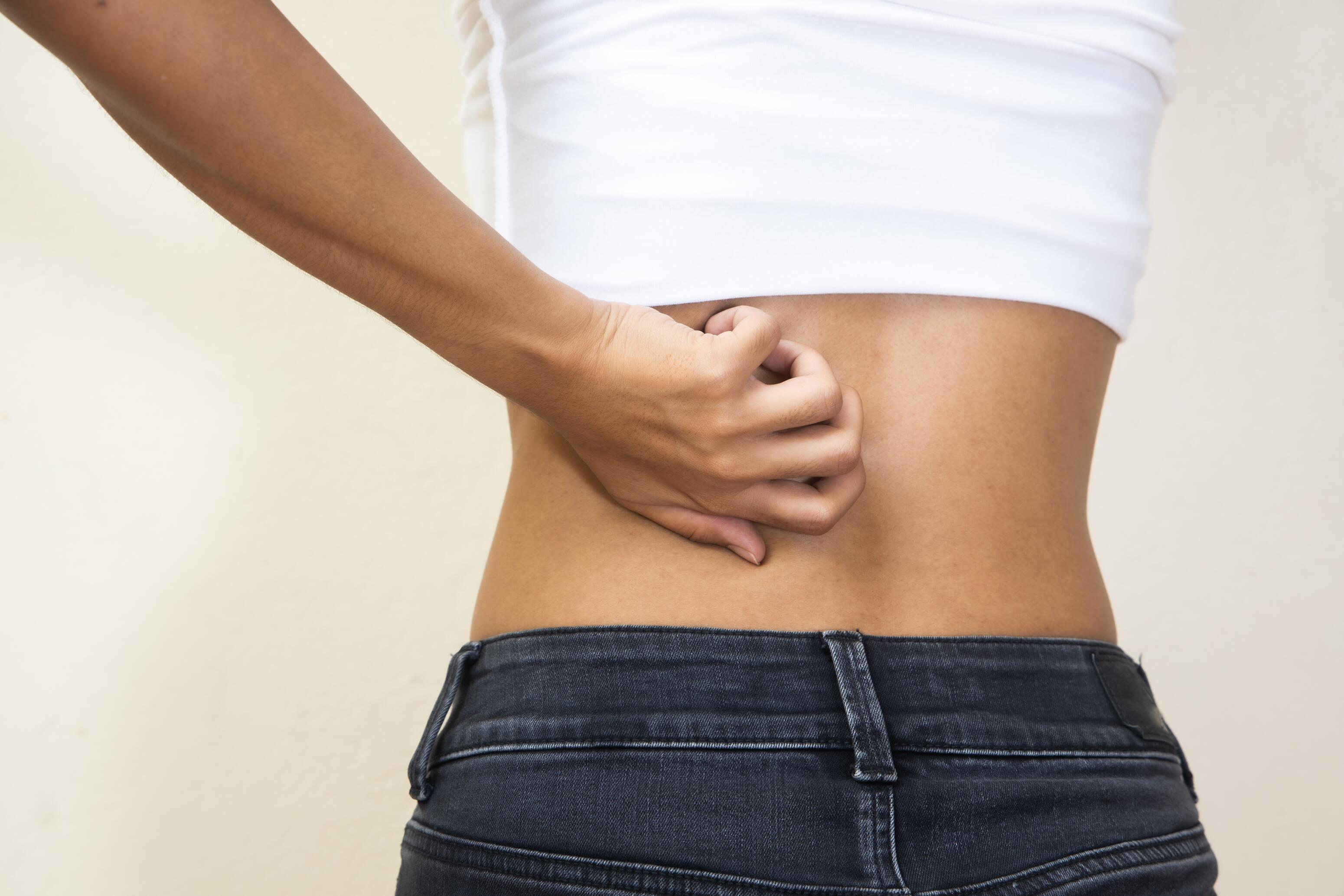 Démangeaisons sur tout le corps : causes et traitement | Laboratoires ...