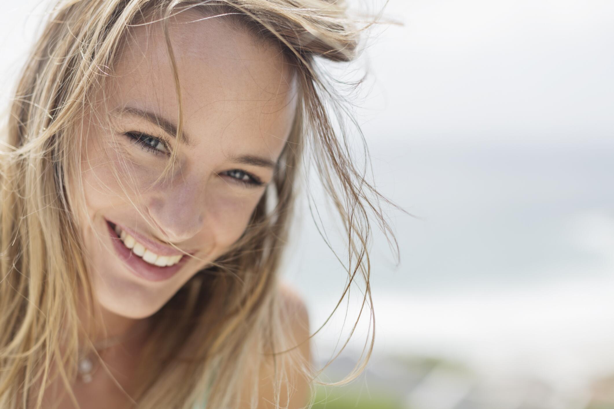 Cheveux secs, rêches : comment les hydrater et les nourrir